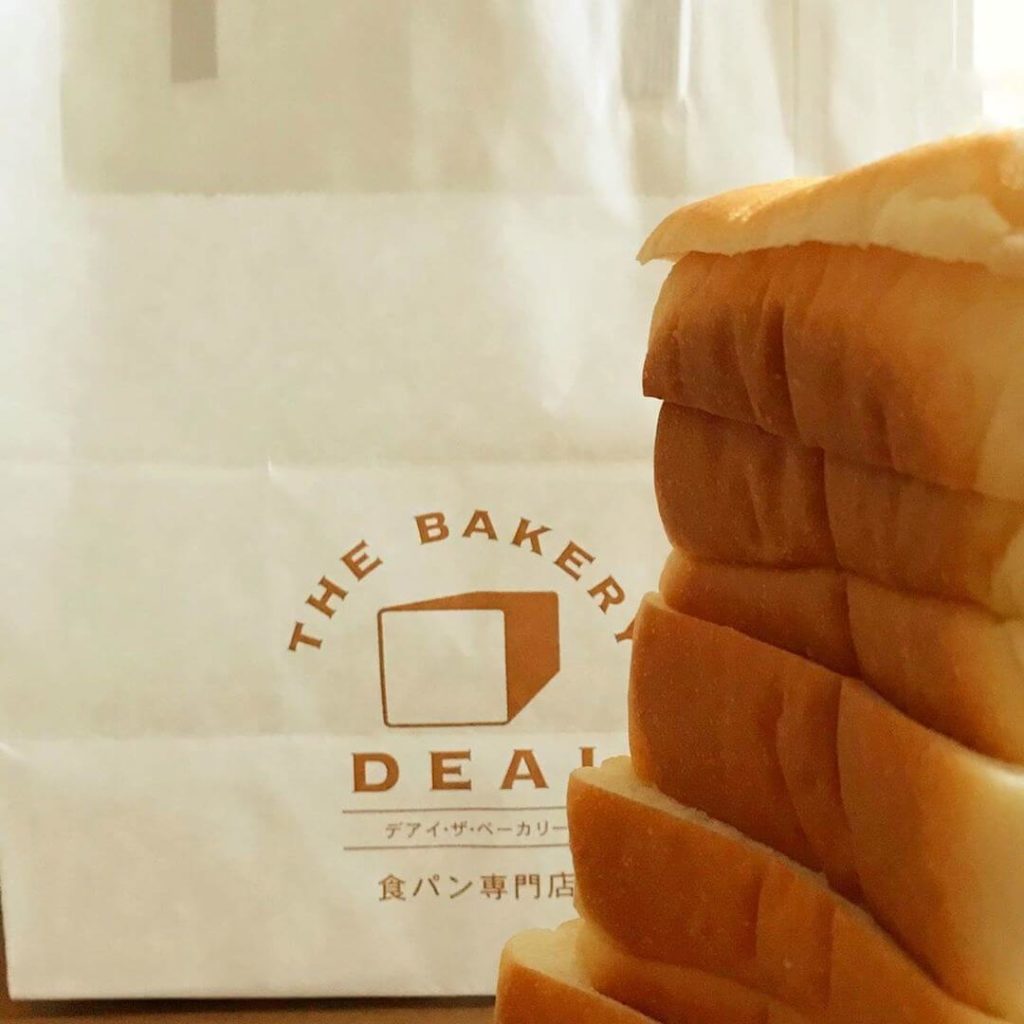 【絶品フルーツサンドも】食パン専門店「DEAI THE BAKERY&CAFE(デアイ・ザ・ベーカリー&カフェ）」に散歩途中に行ってきました ...